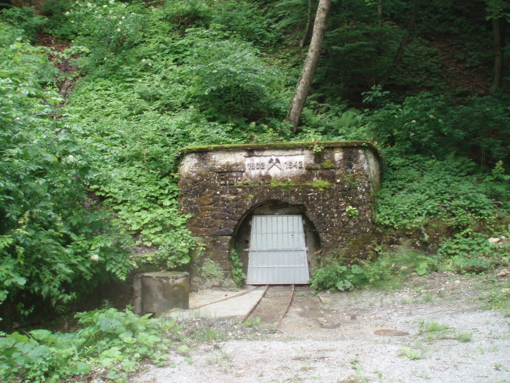 IZVOR: KAMENJAR – SLOVENSKA GROBIŠTA: RUDNIK PEČOVNIK KOD CELJA ...